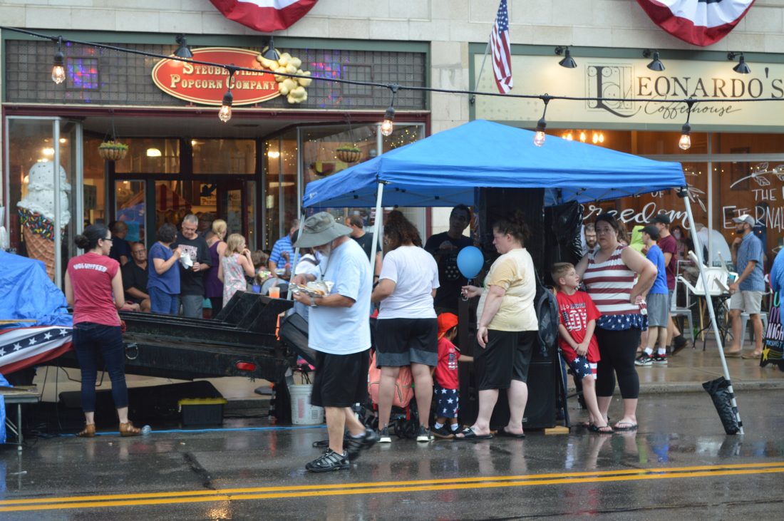 Crowd at First Fridays on Fourth in Steubenville enjoys cookout despite ...